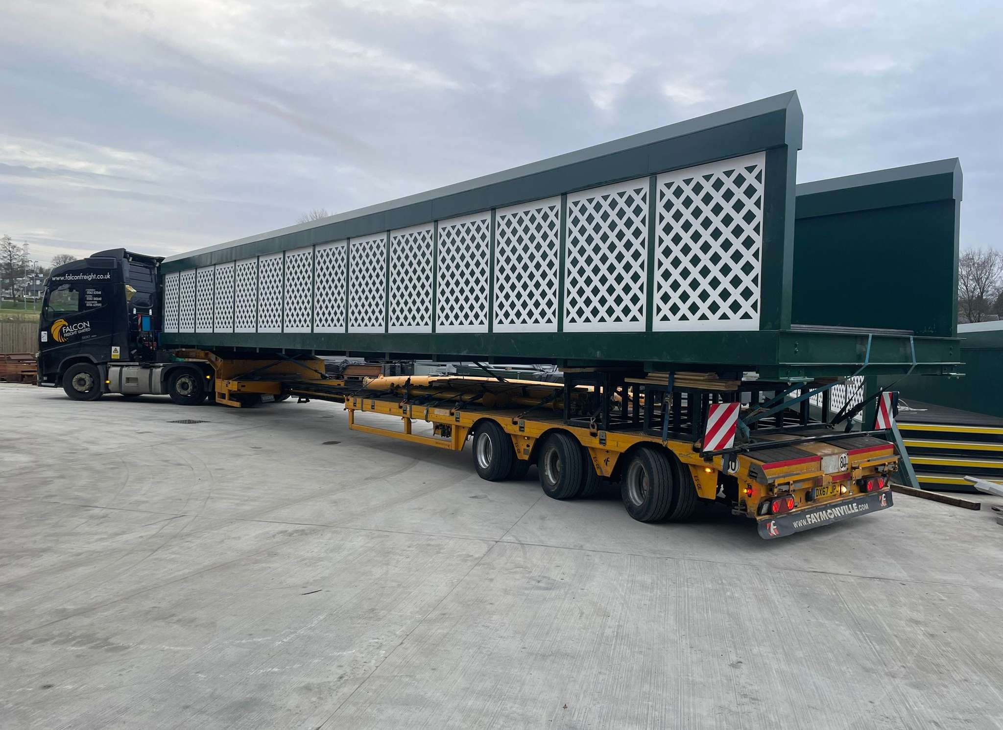 The Yellow Workhorse! Meet our 3-axle Faymonville extending step frame ...